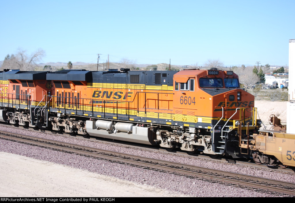 BNSF 6604 rolls westbound as a # 3 unit pulling a Z-Trai